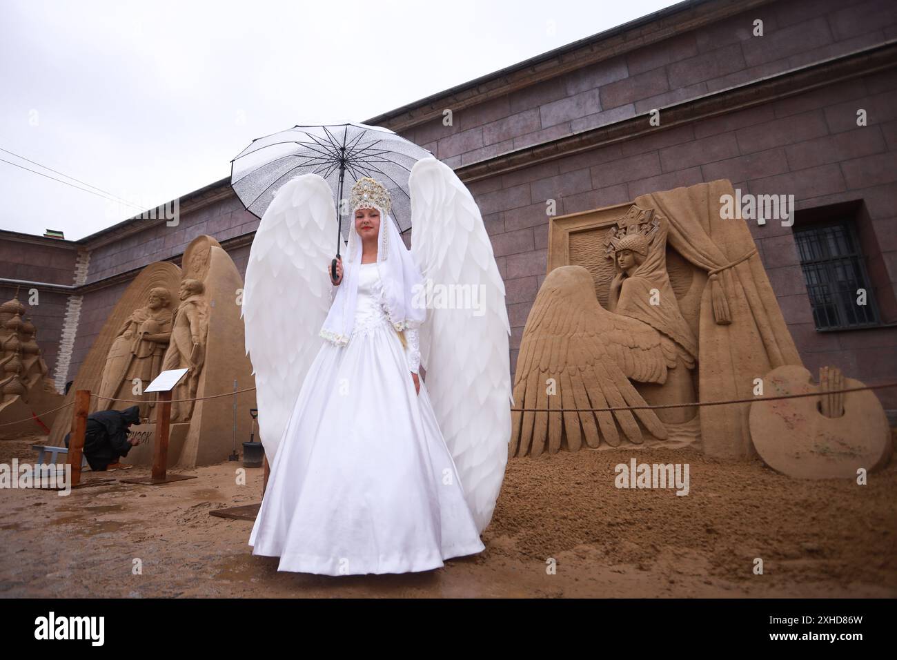Sand angel sculpture hi-res stock photography and images - Alamy