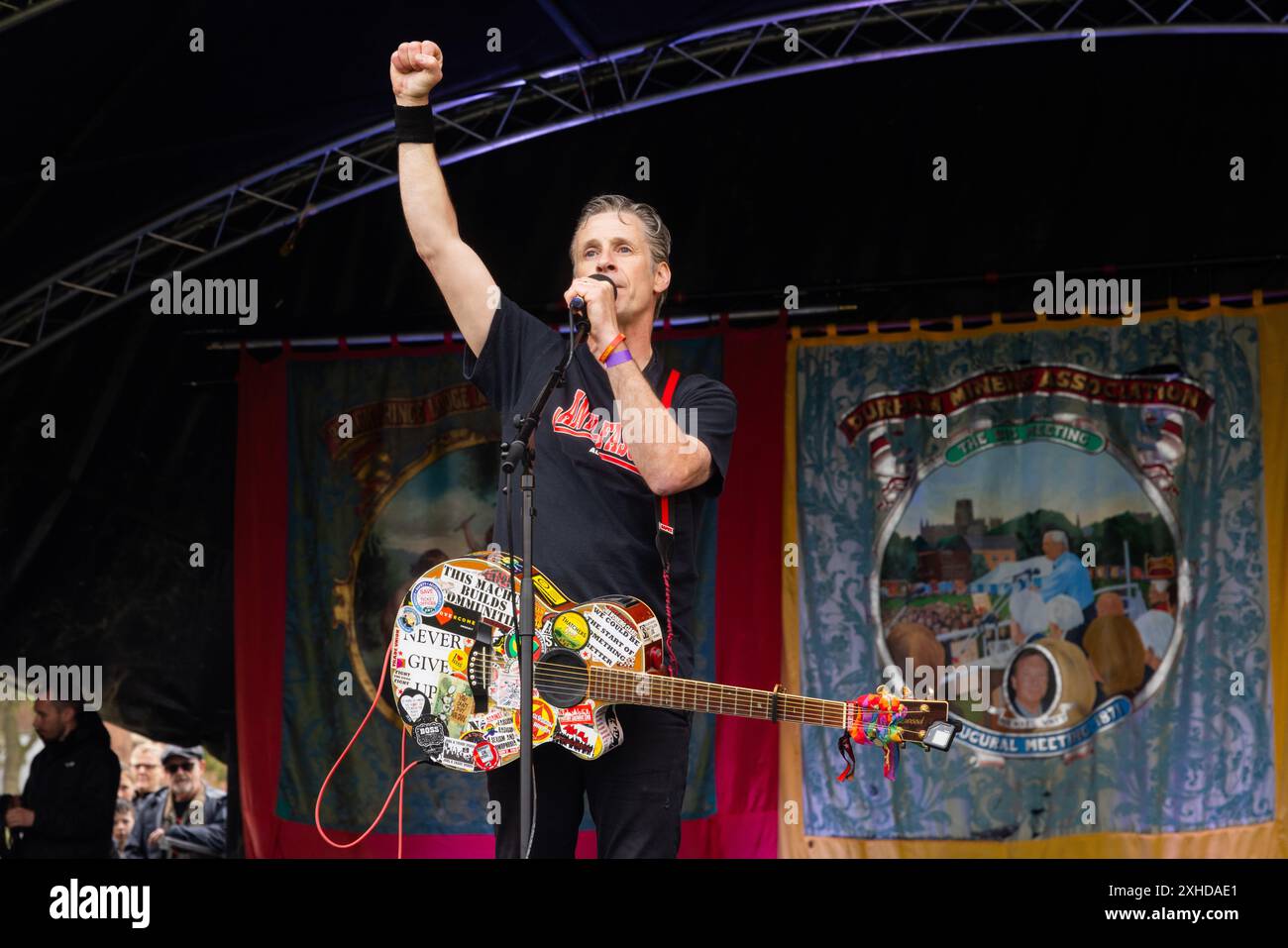 Durham, UK. 13 JUL, 2024. Musician Joe Solo performs to the gathered ...