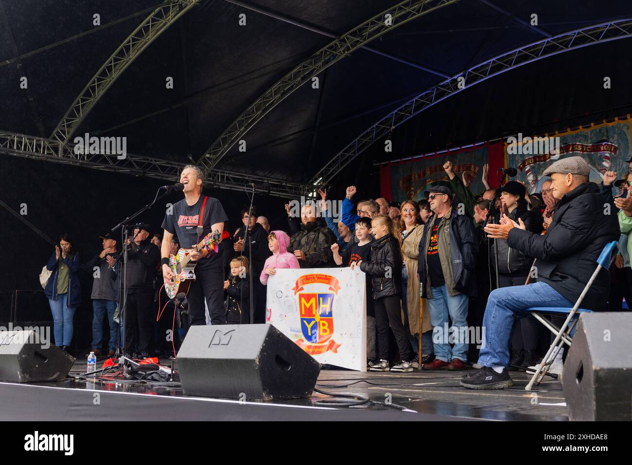 Durham, UK. 13 JUL, 2024. Musician Joe Solo performs to the gathered ...