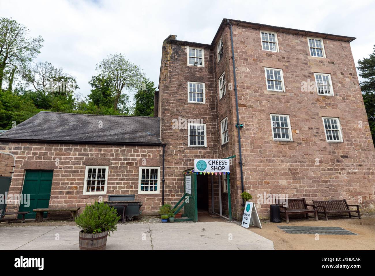 Cromford Mill, world's first water-powered cotton spinning mill ...