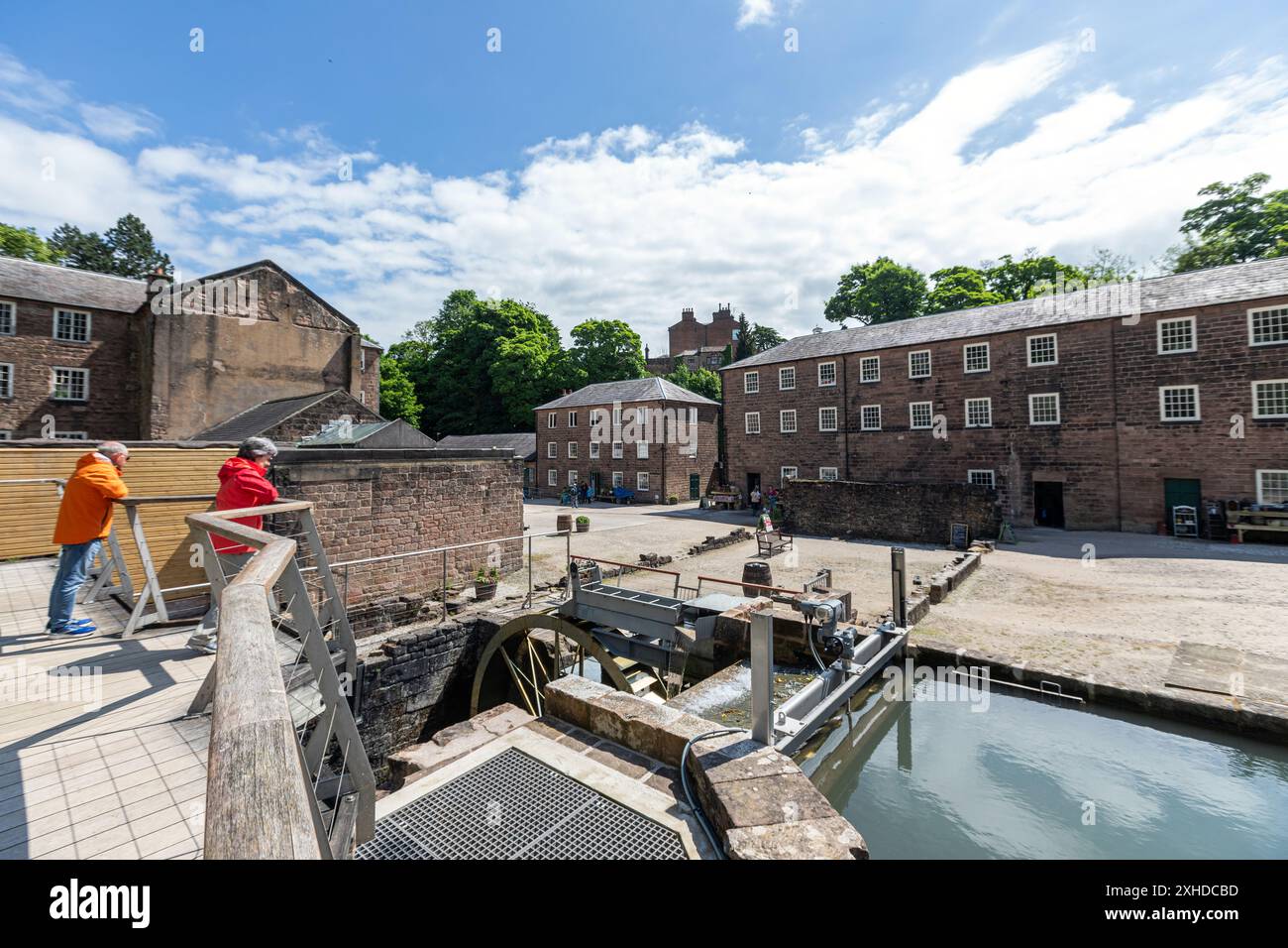 Breastshot wheel, Cromford Mill, world's first water-powered cotton ...