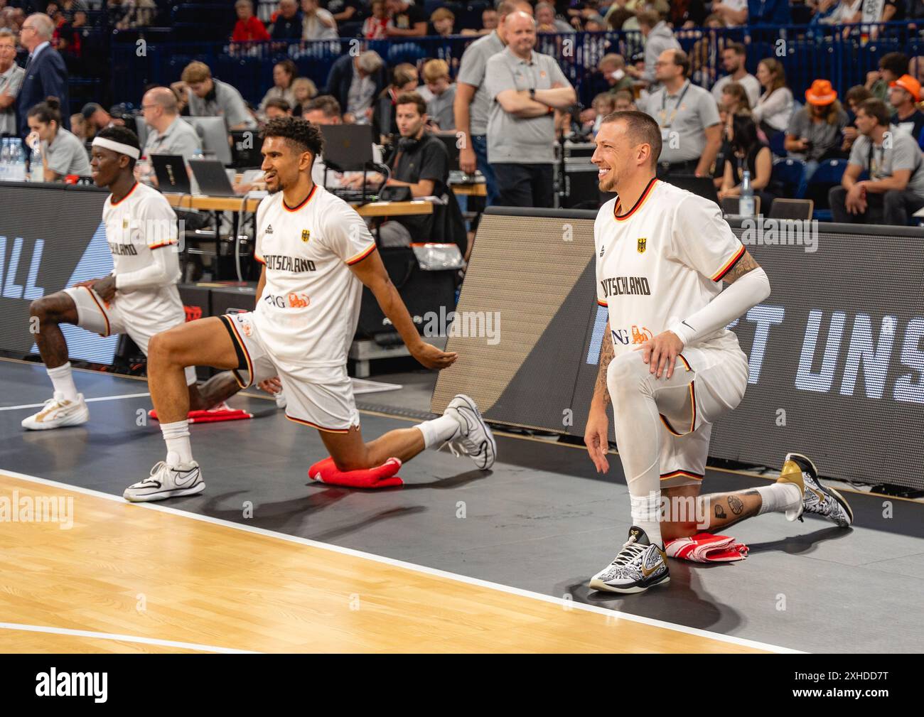 Daniel Theis (Deutschland, #10) beim Aufwaermtraining Basketball Herren ...