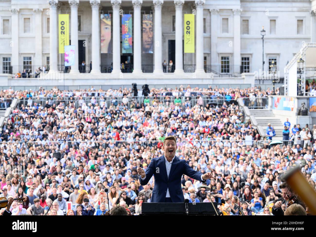 EDITORIAL USE ONLY Duncan Ward conducts the London Symphony Orchestra ...