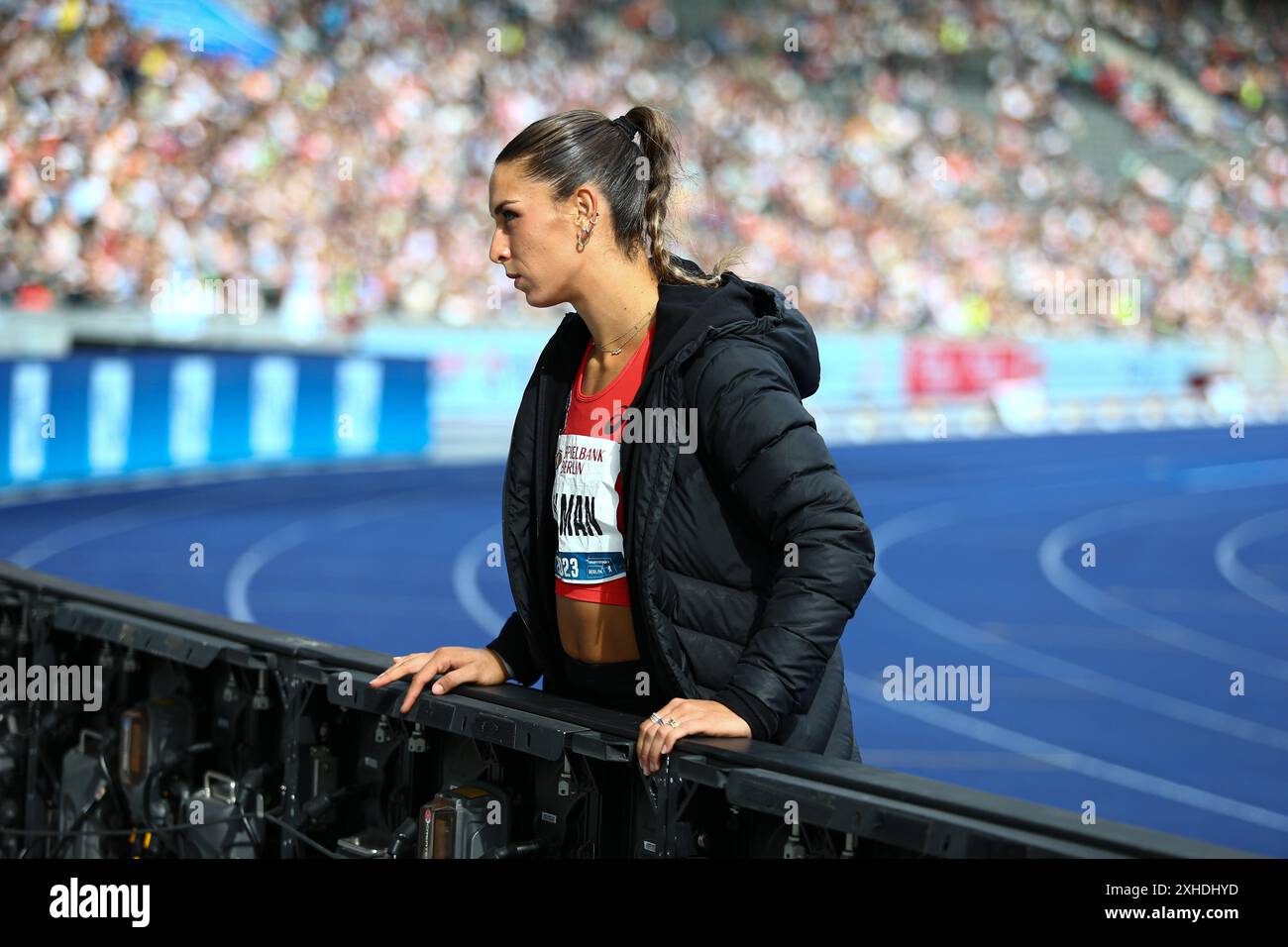 Athlete discus throw athletics discus hi-res stock photography and ...