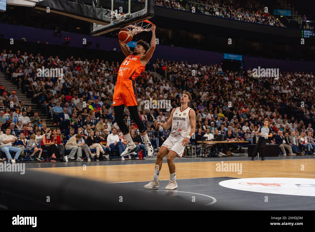 Kai Edwards (Niederlande, #25) dunkt beim Herren Laenderspiel 2024 in ...