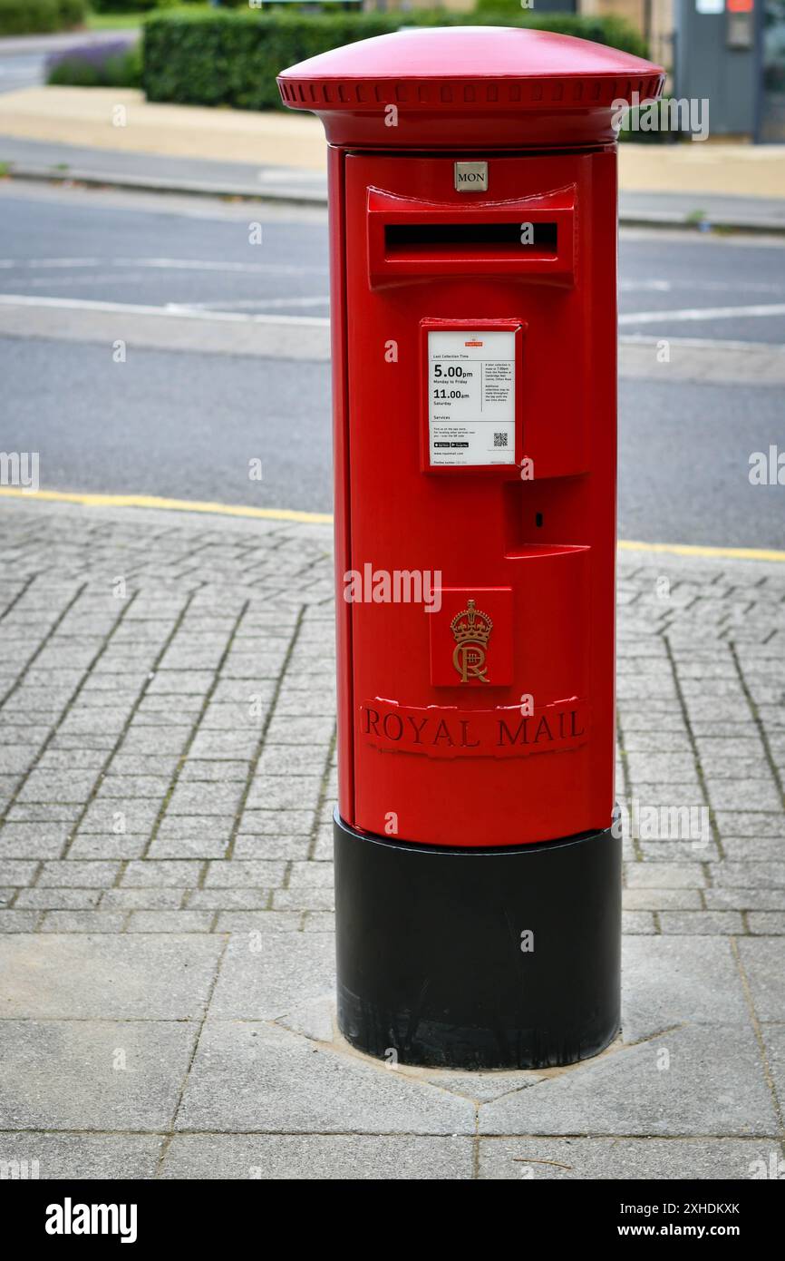 Cambourne post box hi-res stock photography and images - Alamy