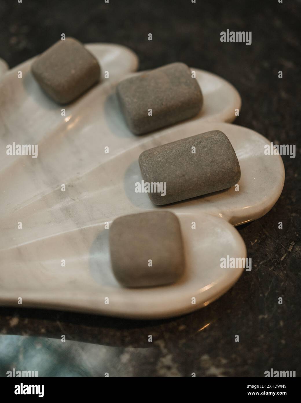 Marble and leaf hi-res stock photography and images - Alamy