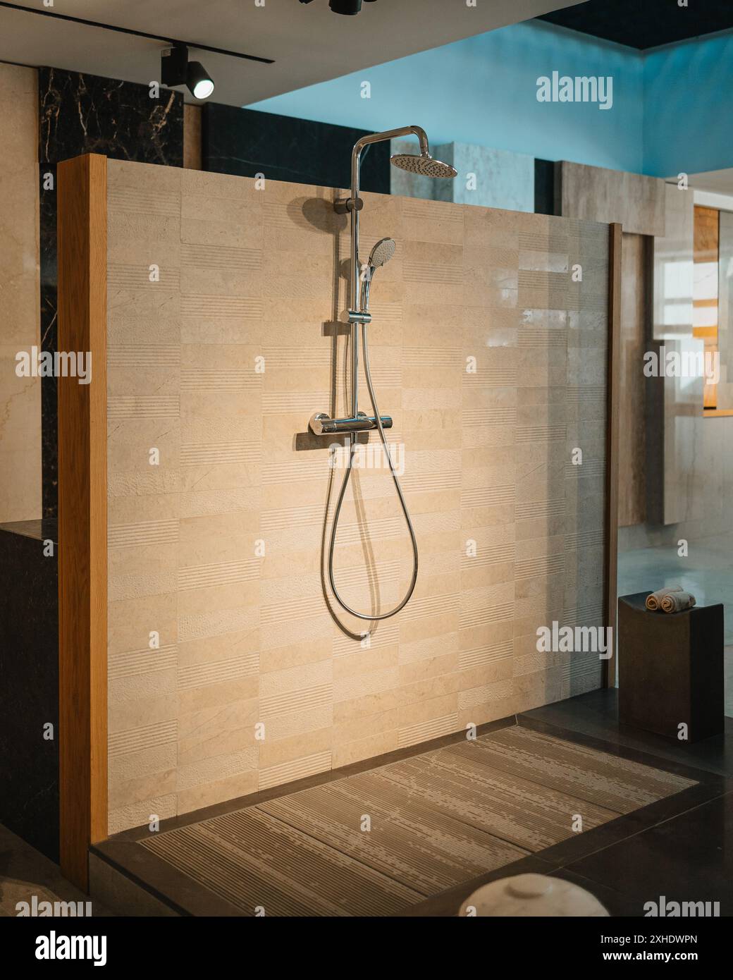 Cladding installation hi-res stock photography and images - Alamy