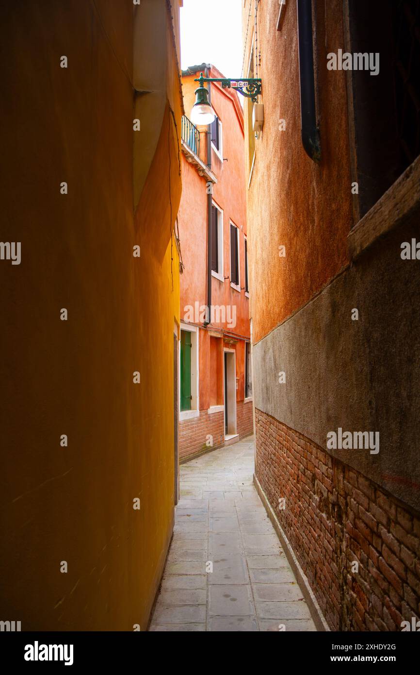 A very narrow street in Venice, Italy Stock Photo - Alamy