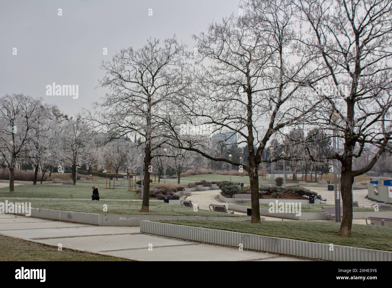 City park in snow hi-res stock photography and images - Alamy
