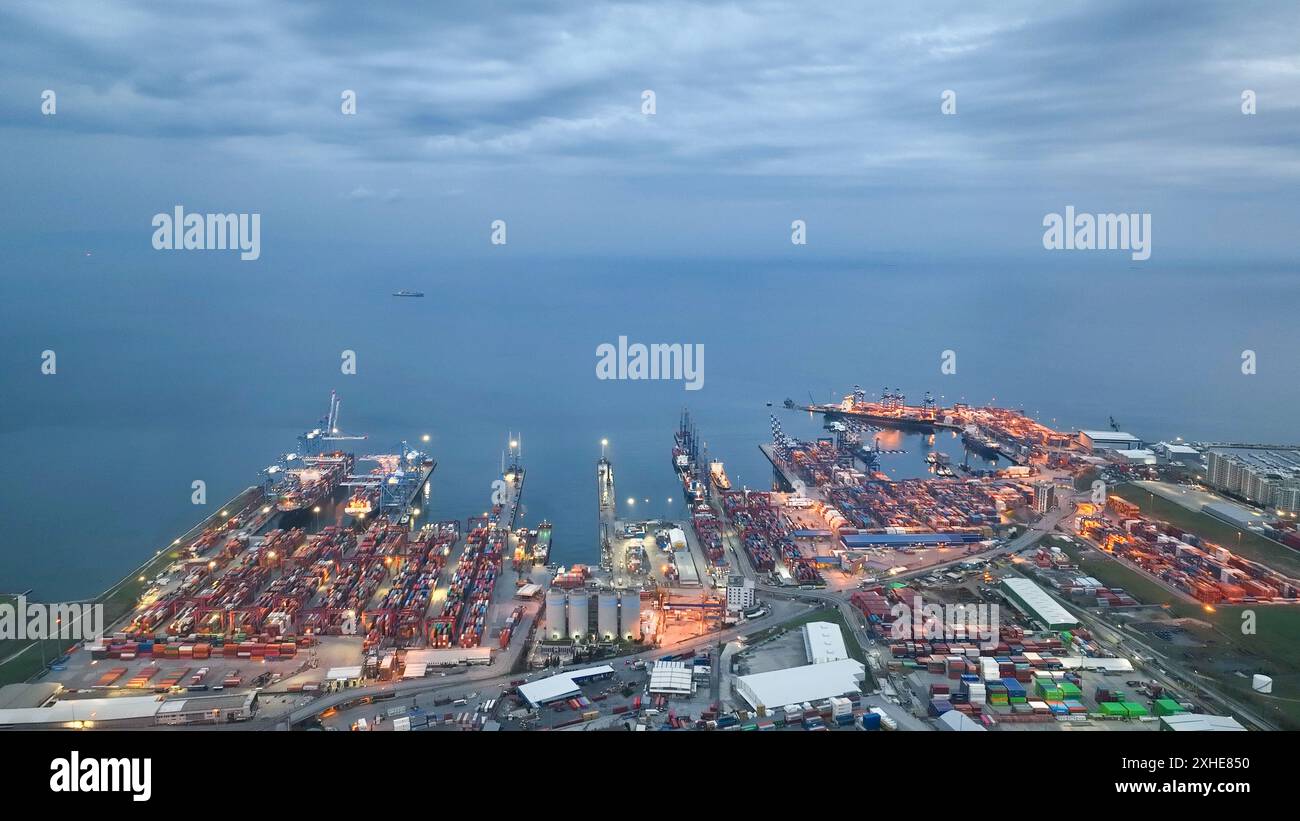 Shanghai port aerial hi-res stock photography and images - Alamy