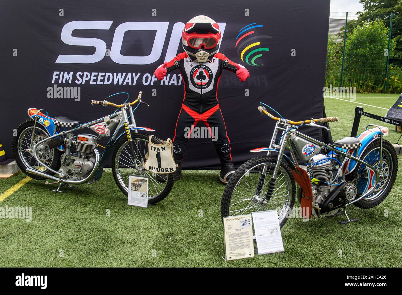 Belle Vue Mascot Chase The Ace with the Ivan Mauger display during the ...