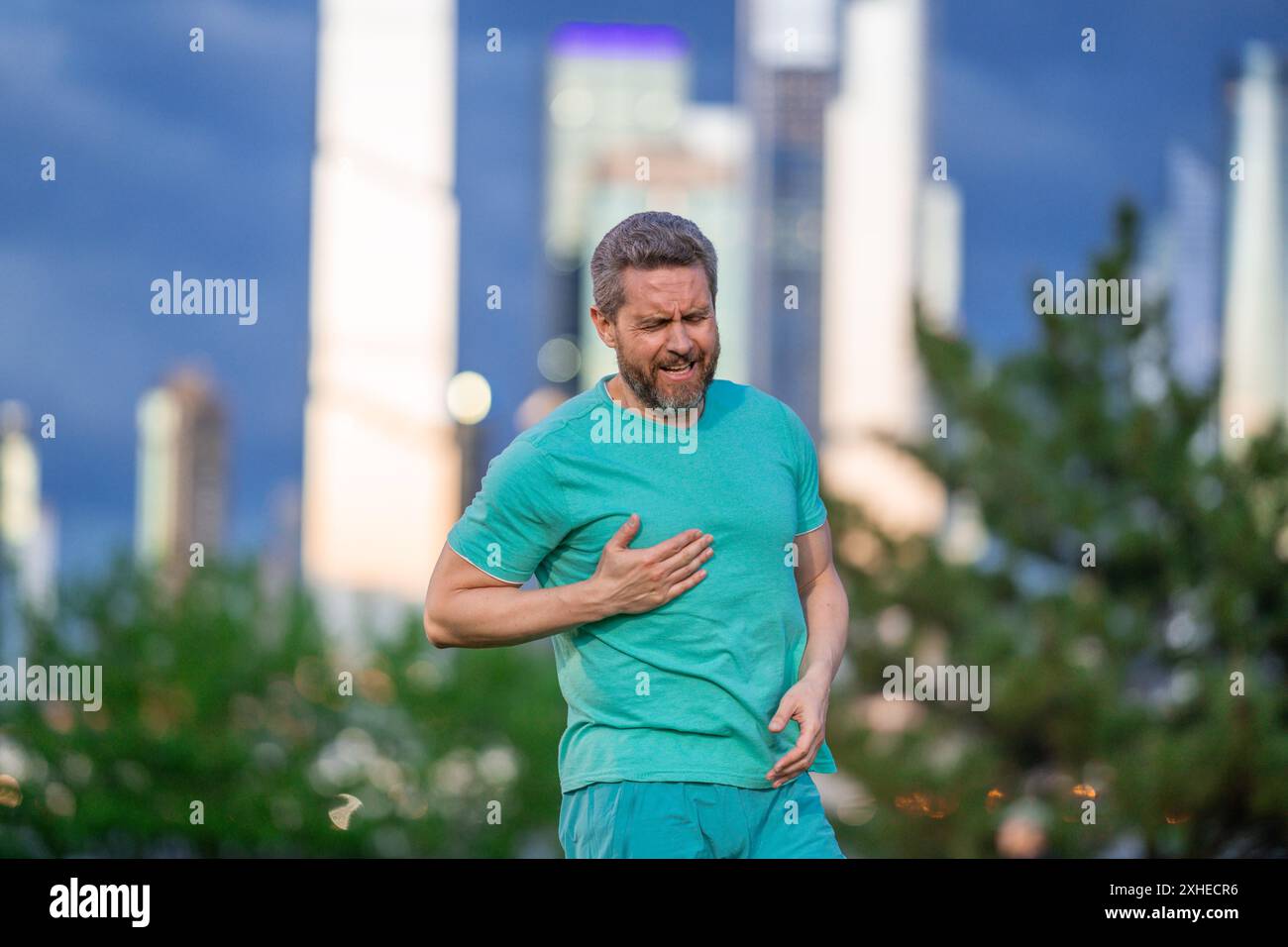 Runner and chest pain hi-res stock photography and images - Alamy