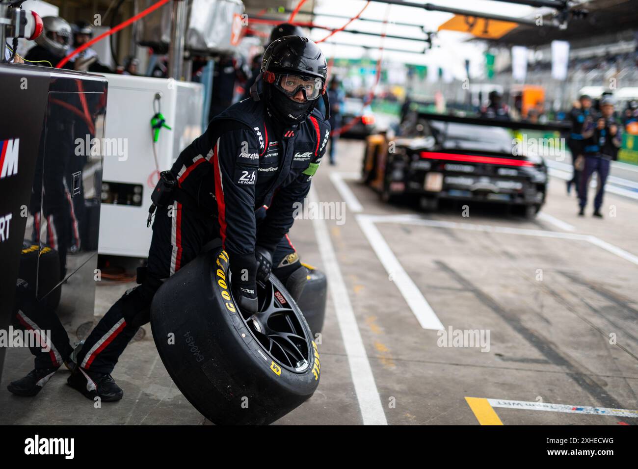 Manthey Purerxcing mechanic, mecanicien during the 2024 Rolex 6 Hours ...