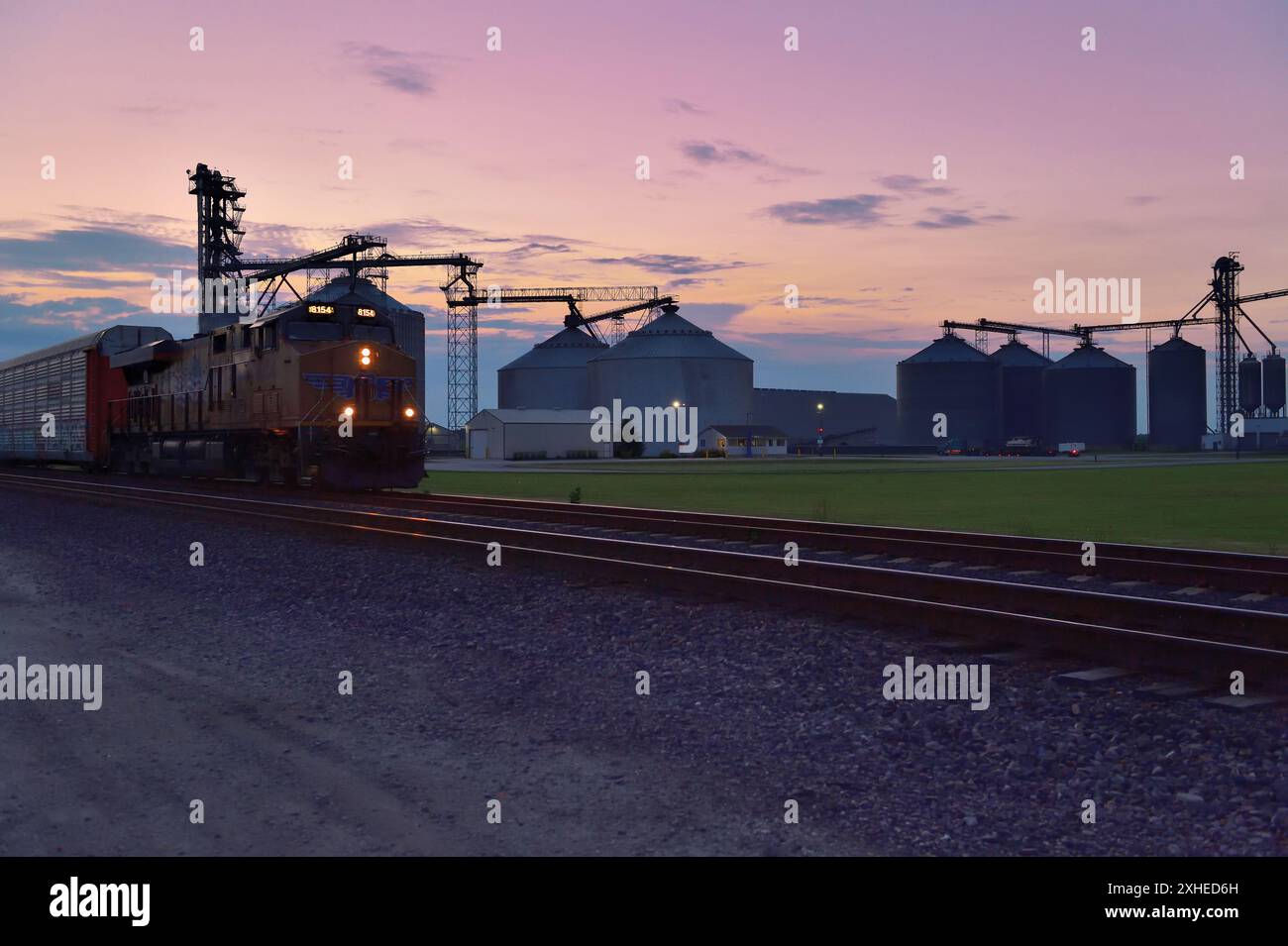 Elburn, Illinois, USA. A Union Pacific Railroad freight train passing a ...