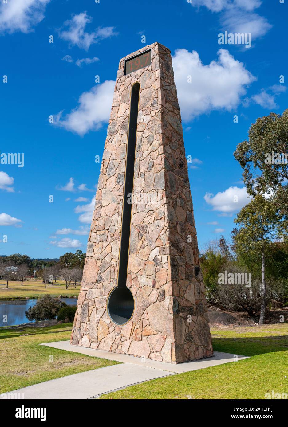 The Big Thermometer located next to the Stanthorpe Visitor Information ...