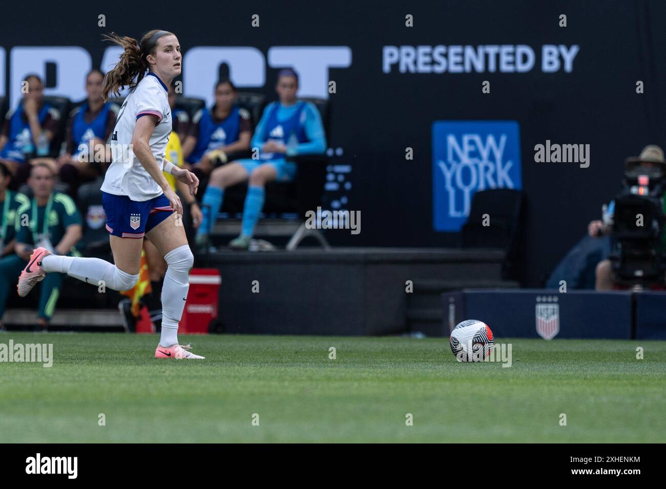 Tierna Davidson (12) of USWNT controls ball during pre-Olympic friendly ...