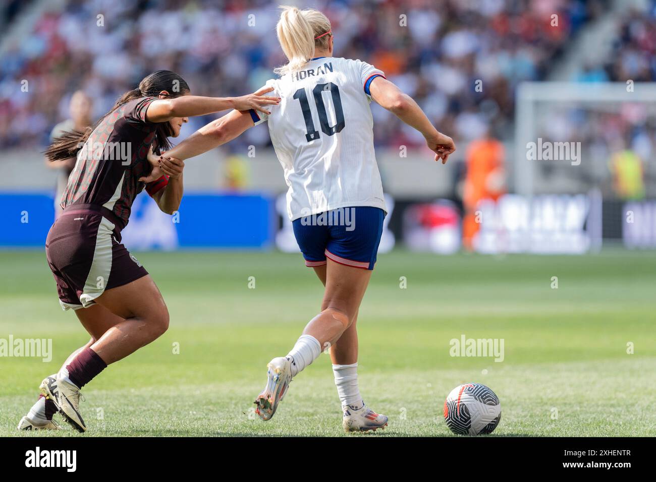Rebeca Bernal (4) of Mexico tries to stop Lindsey Horan (10) of USWNT ...