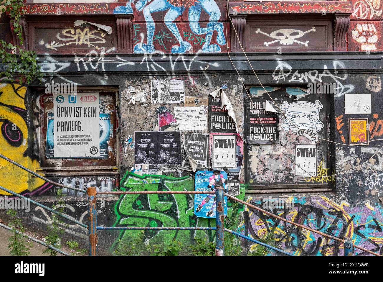 Posters on the wall of Onkel Otto building, Balduintreppe, St. Pauli ...
