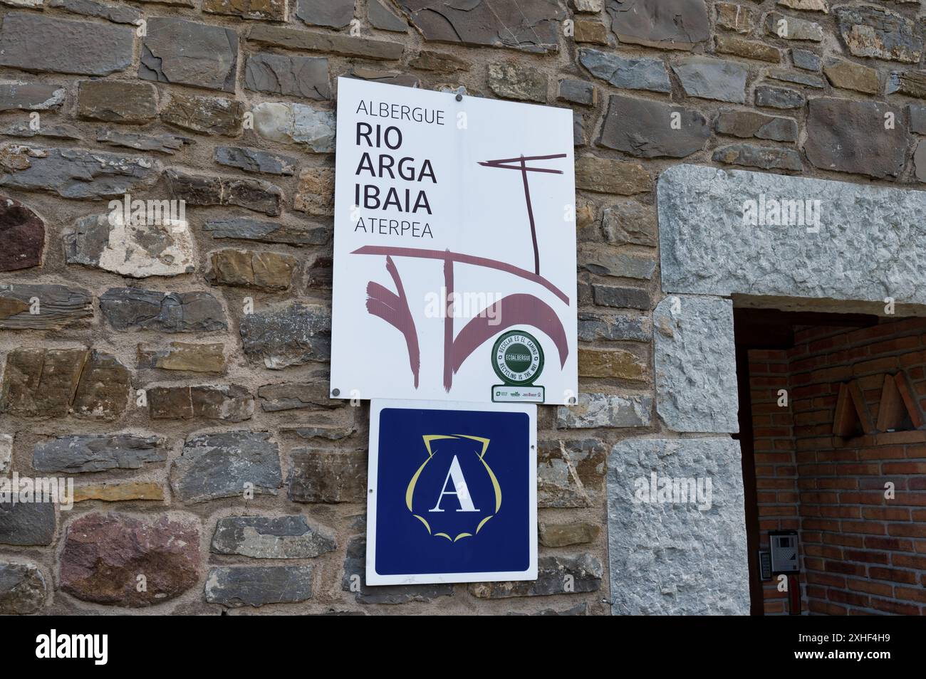 Rio arga ibaia albergue hi-res stock photography and images - Alamy