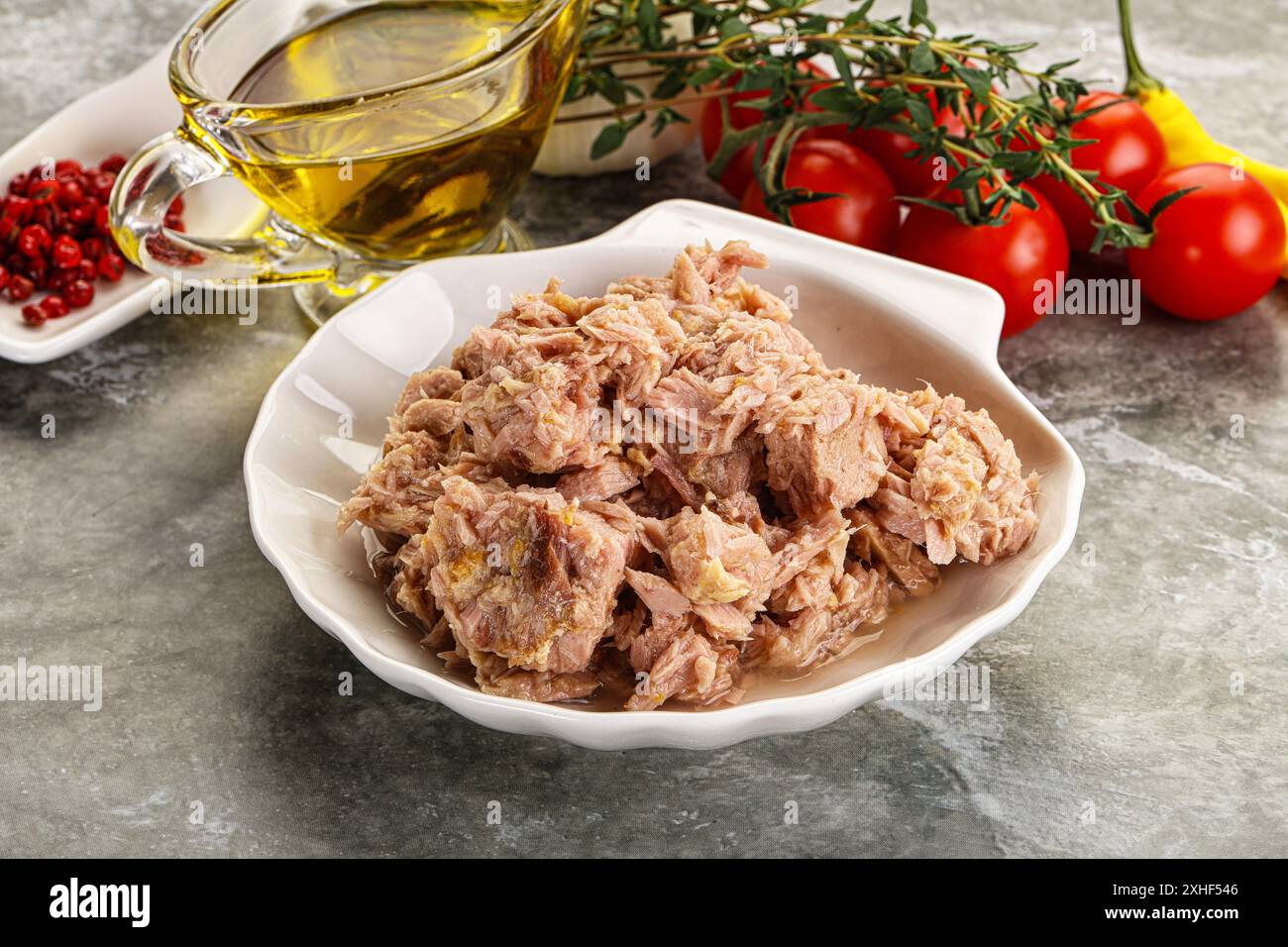 Canned tuna fillet with oil for salad Stock Photo - Alamy