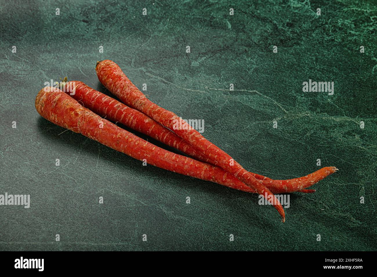 Raw ripe Indian red carrot root Stock Photo - Alamy