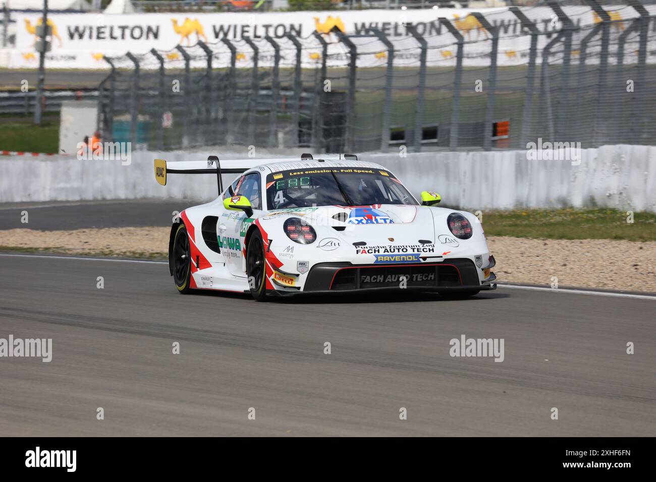 Alexander Fach (CHE) / Alexander Schwarzer (CHE), #4, Porsche 911 GT3-R ...
