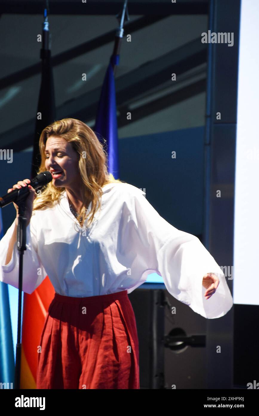 Ella Endlich Entertainerin Saengerin Muenchen 13.07.2024 BMW Welt ...