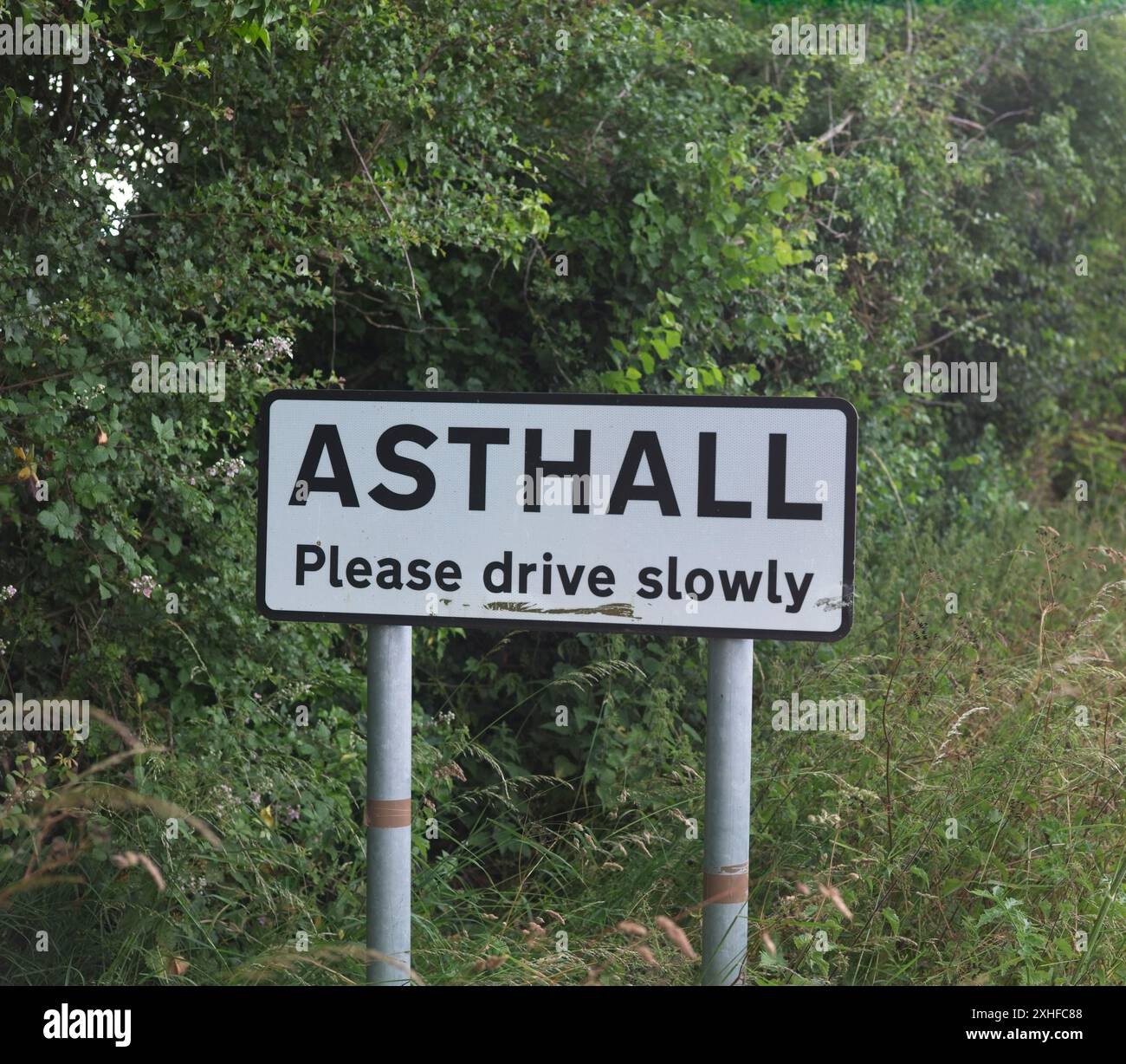 Entrance to Asthall village Stock Photo - Alamy