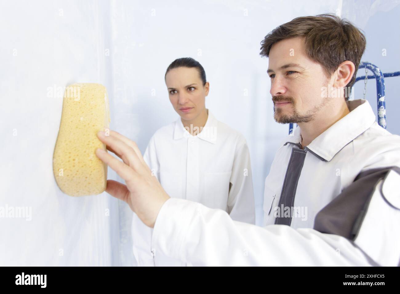 Sponge float hi-res stock photography and images - Alamy