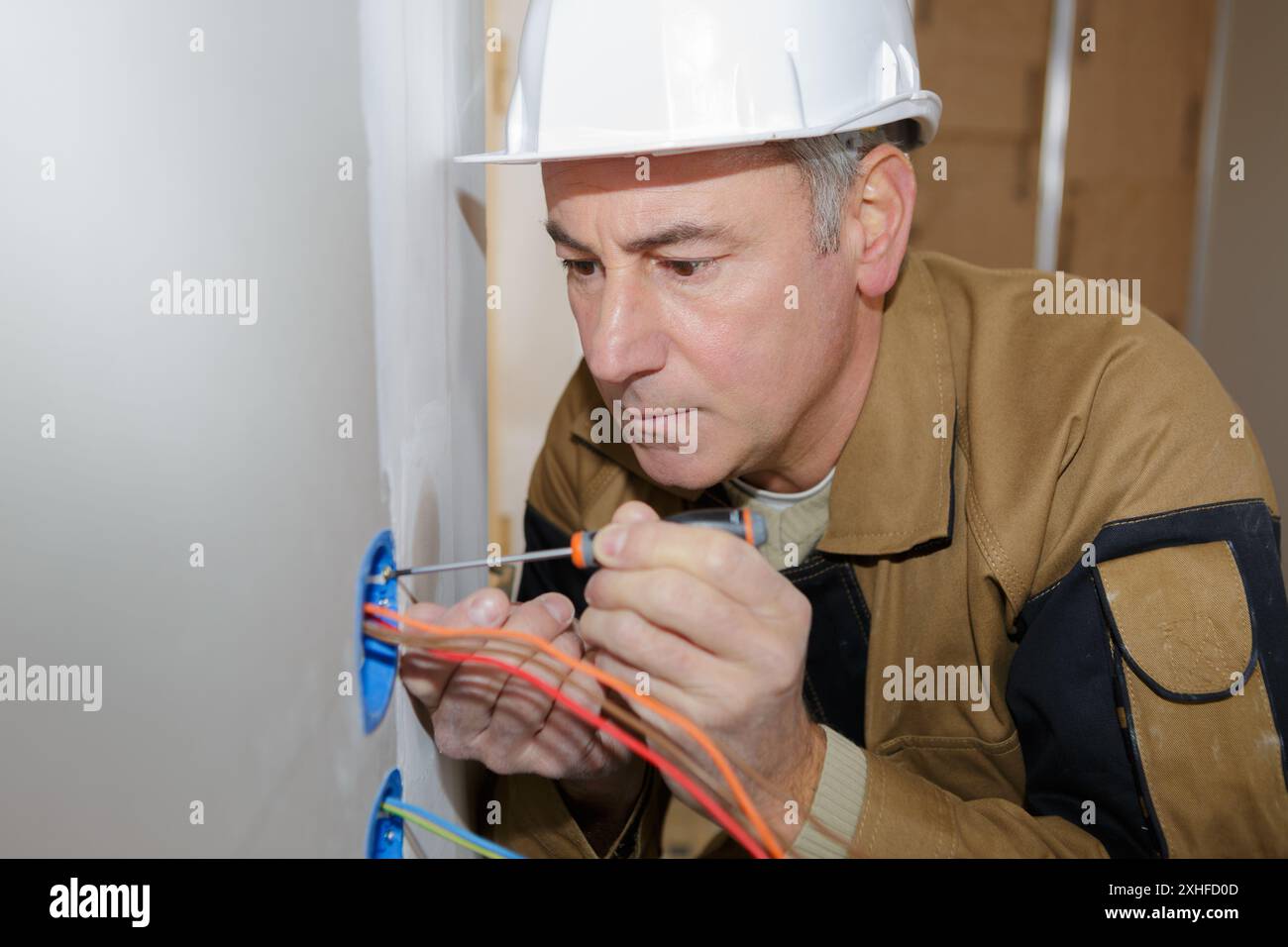 Installing socket hi-res stock photography and images - Alamy