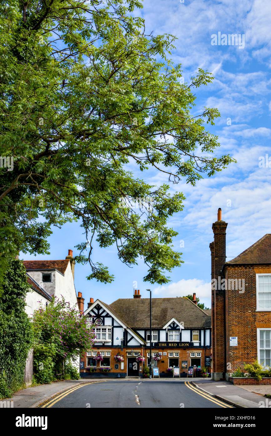 Bushey high street hi-res stock photography and images - Alamy