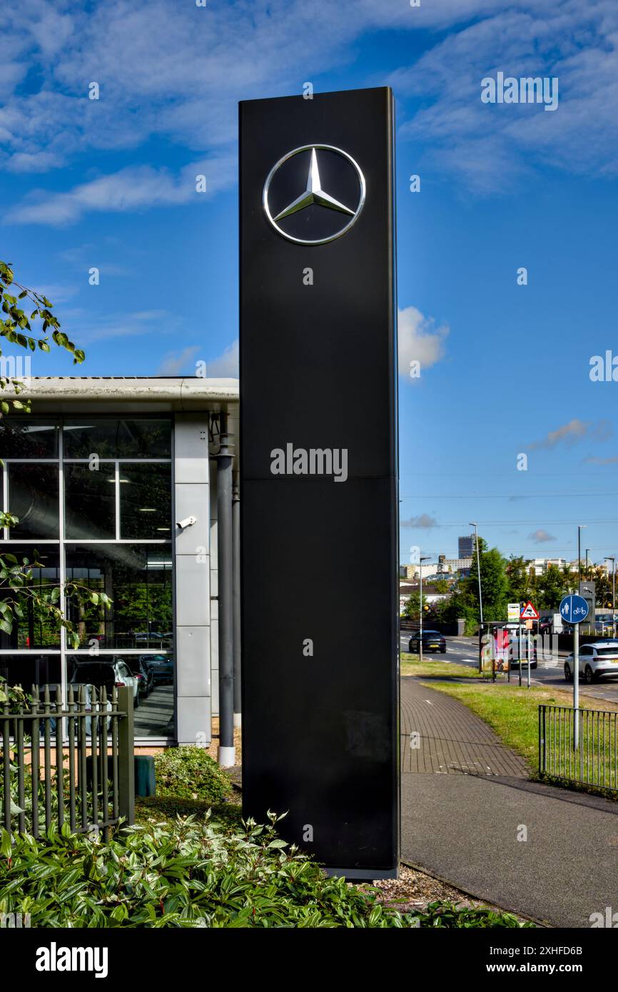 Mercedes benz car showroom hi-res stock photography and images - Alamy