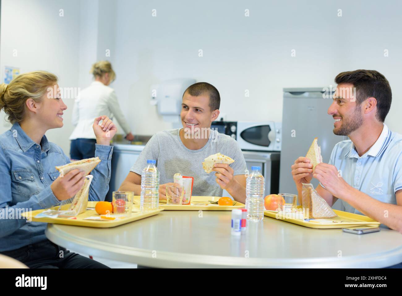 workers having lunch break and sociliazing Stock Photo - Alamy
