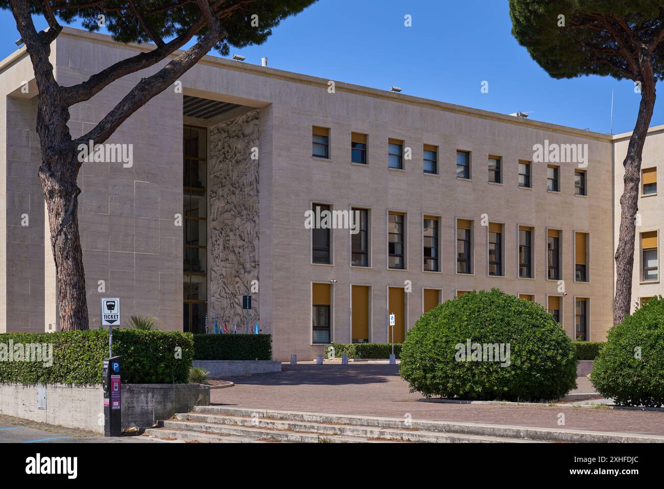 Palazzo degli Uffici and piazzale delle fontane at EUR in Rome, example ...