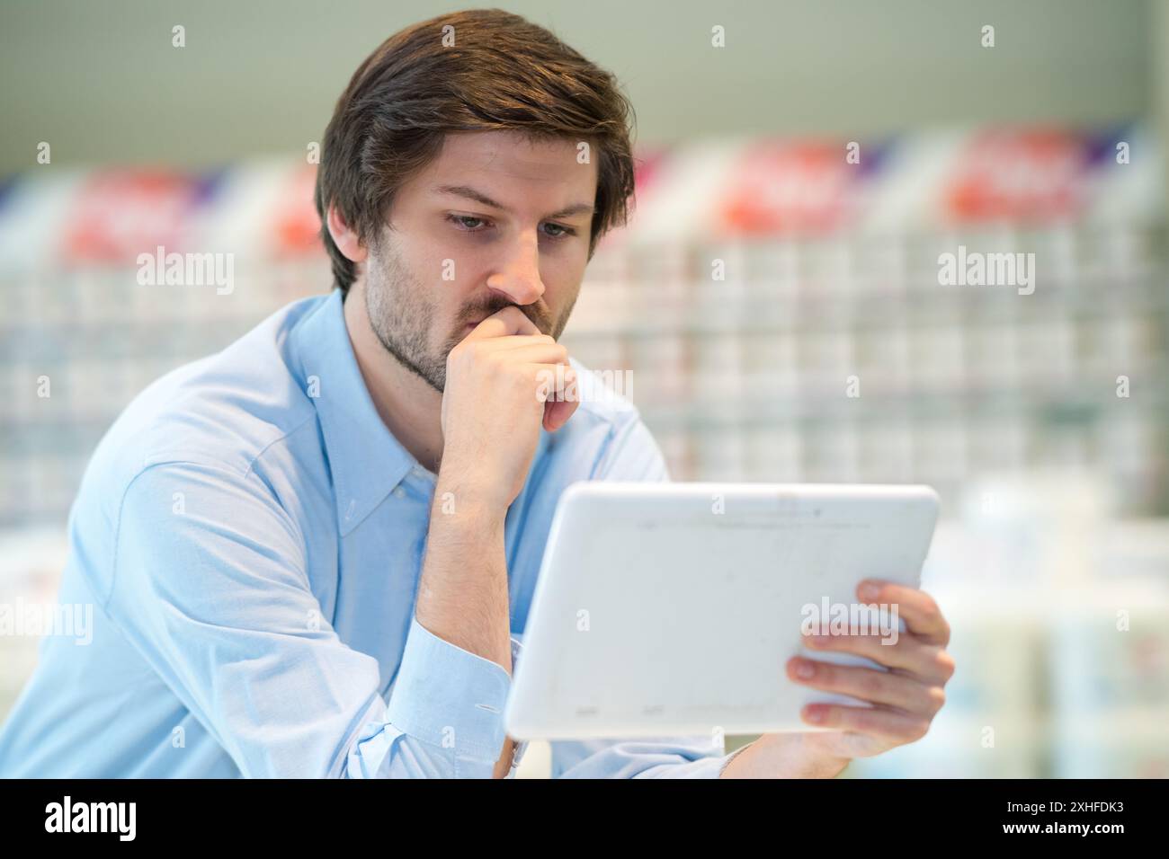 Smartly dressed businessman holding hi-res stock photography and images ...