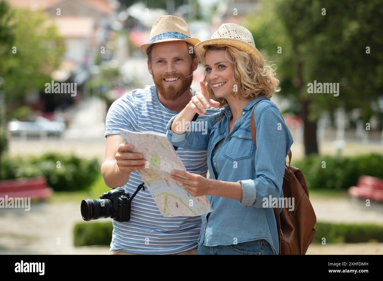 Enjoying summer vacation planning hi-res stock photography and images ...
