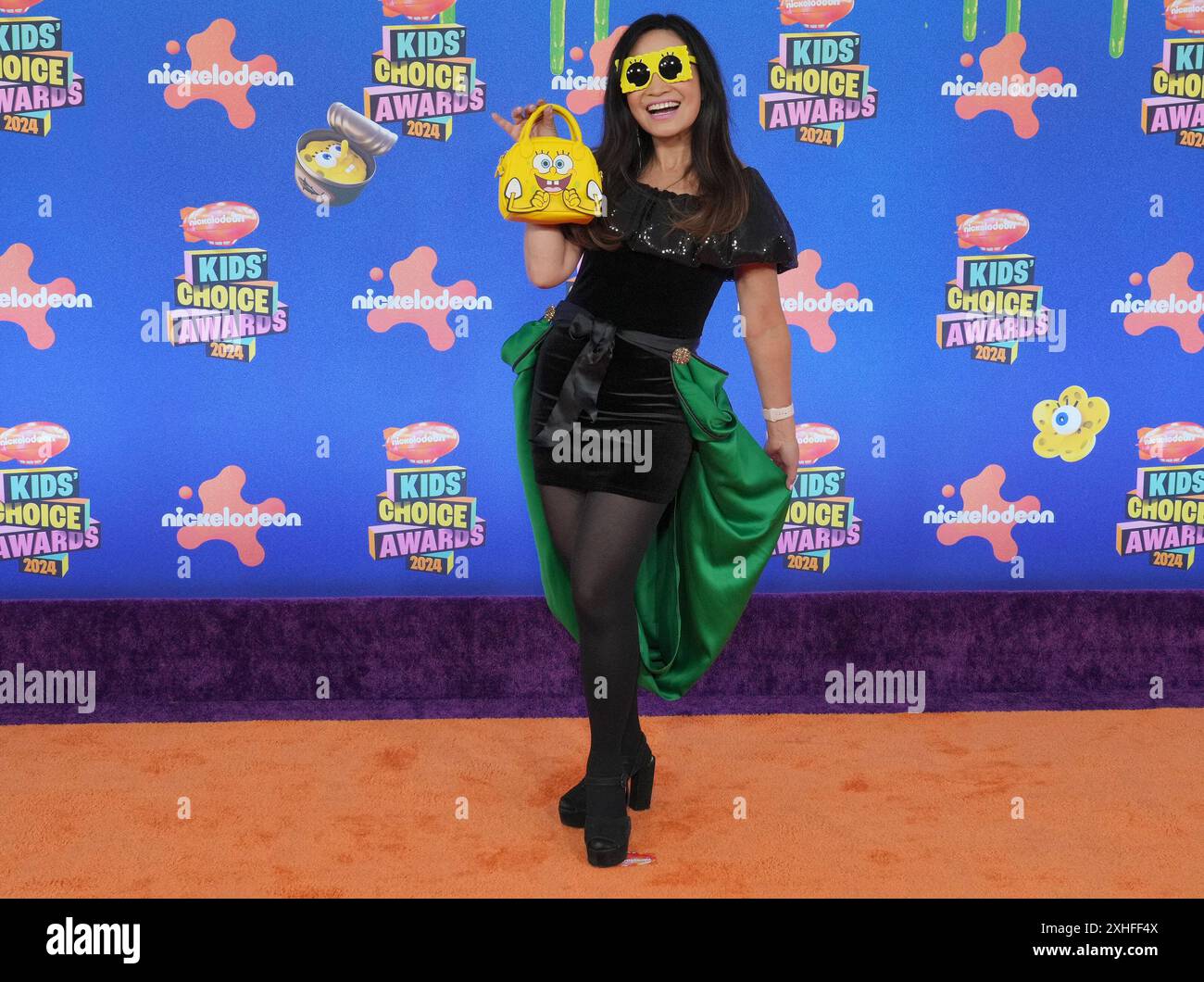Jennifer Su arrives at the Nickelodeon Kids’ Choice Awards 2024 held at ...