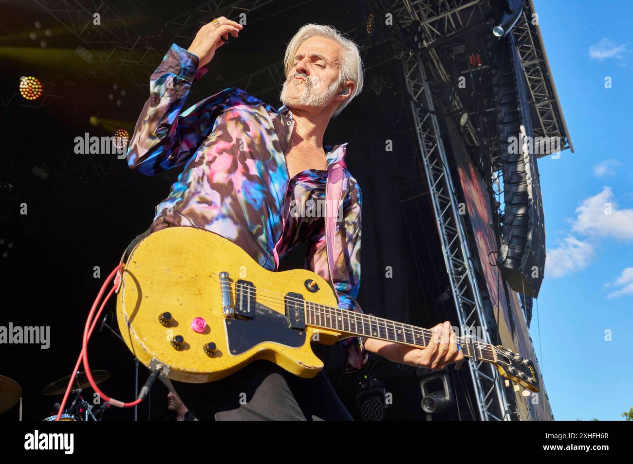 Ruben Block von Triggerfinger live beim Sommerfestival 2024 unter dem ...