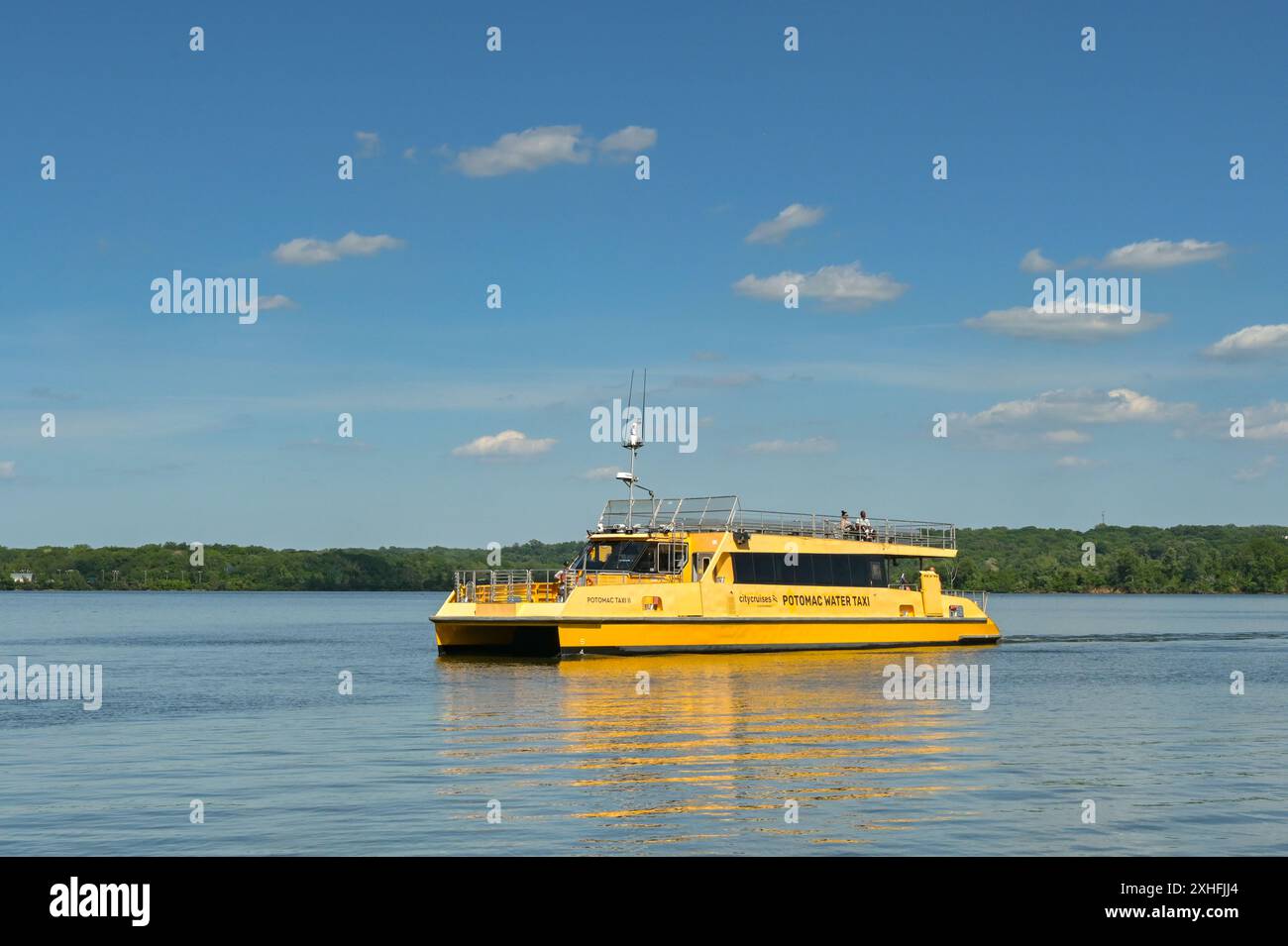 Alexandria, Virginia, USA - 1 May 2024: Water taxi on the Potomac River ...