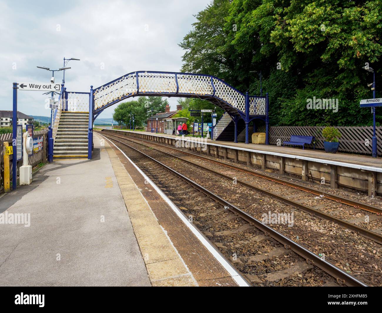 Railway platform train tracks surrounded hi-res stock photography and ...