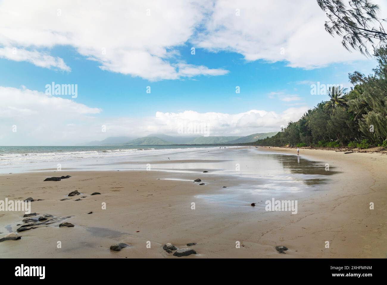 Port douglas four mile beach hi-res stock photography and images - Alamy
