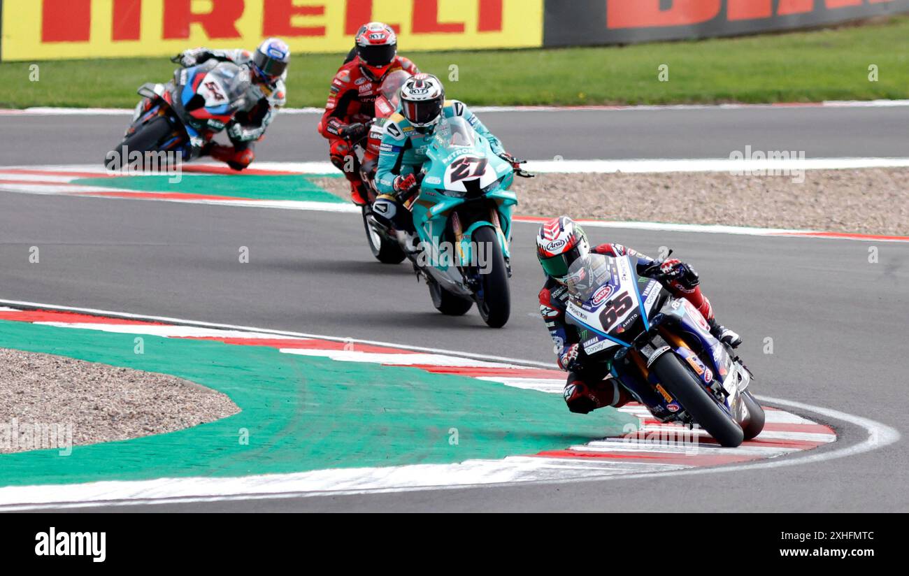 General action through The Fogarty Esses lead by Jonathan Rea (Pata ...