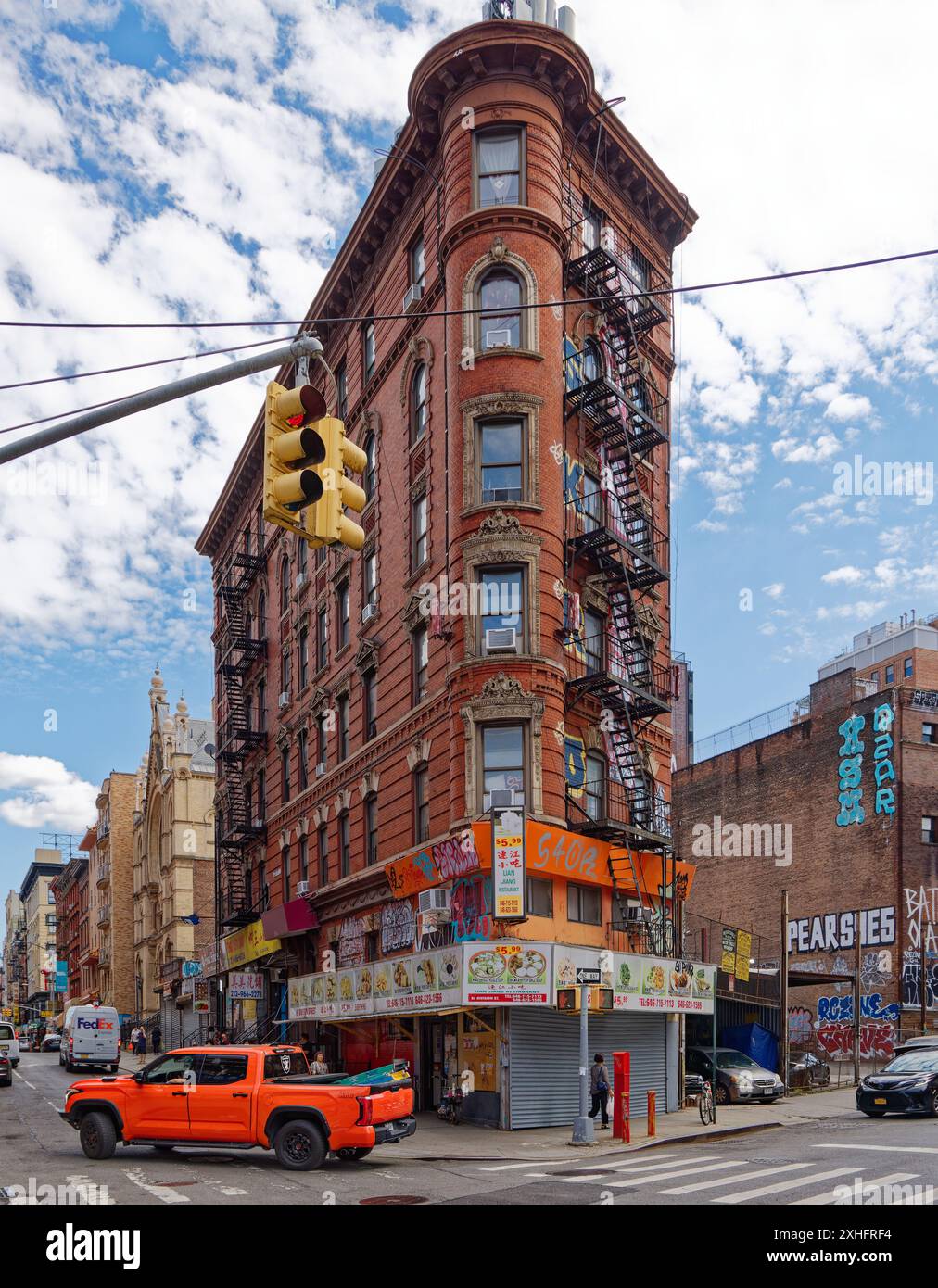 6 story building hi-res stock photography and images - Alamy