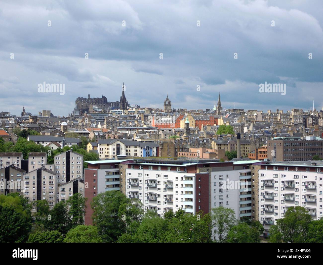 Best streets in edinburgh hi-res stock photography and images - Alamy