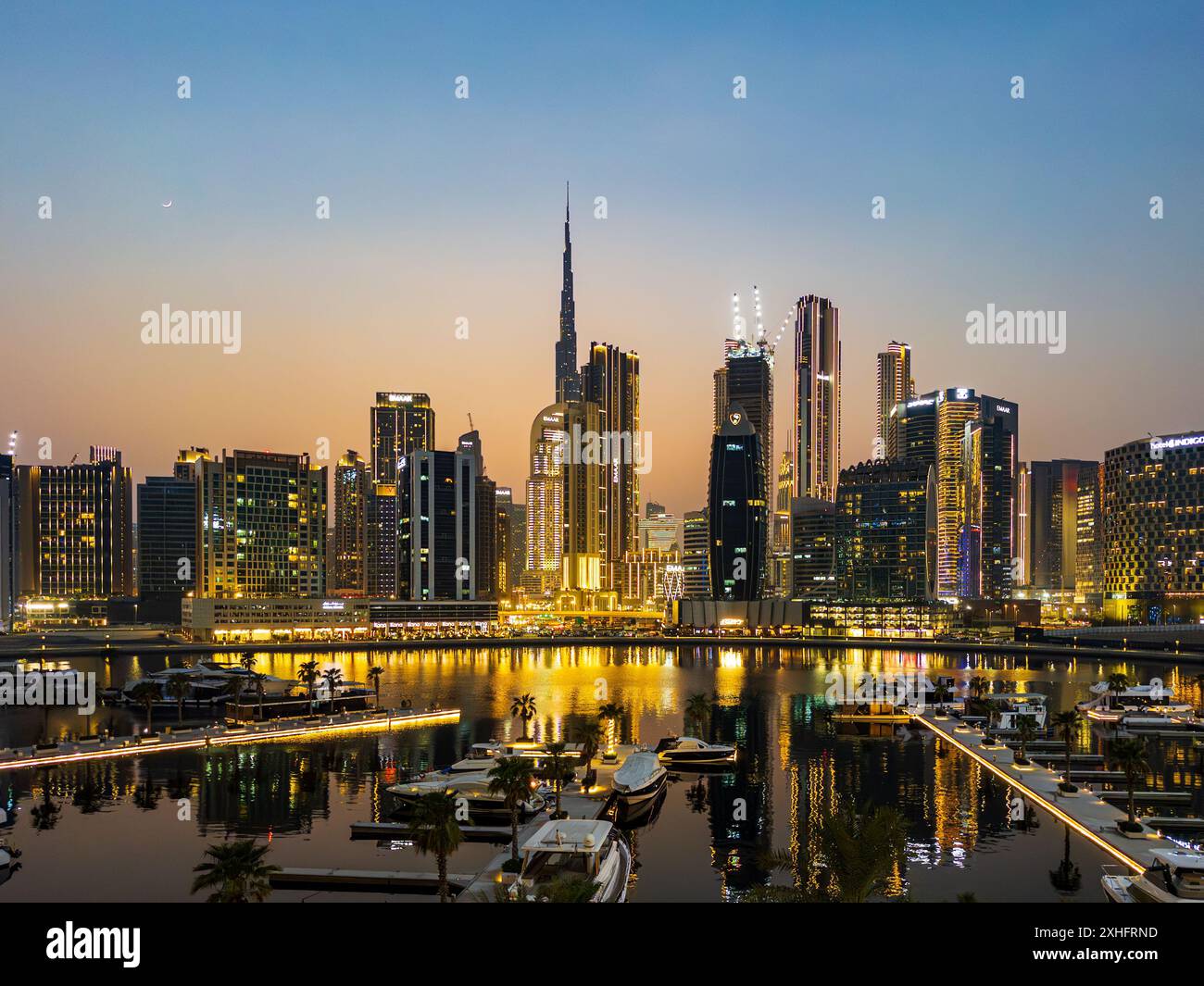 View of Dubai skyline including the Burj Khalifa, the world's tallest ...
