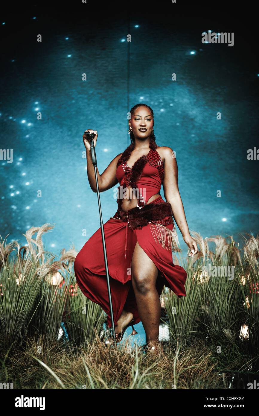 Tems music concert hi-res stock photography and images - Alamy