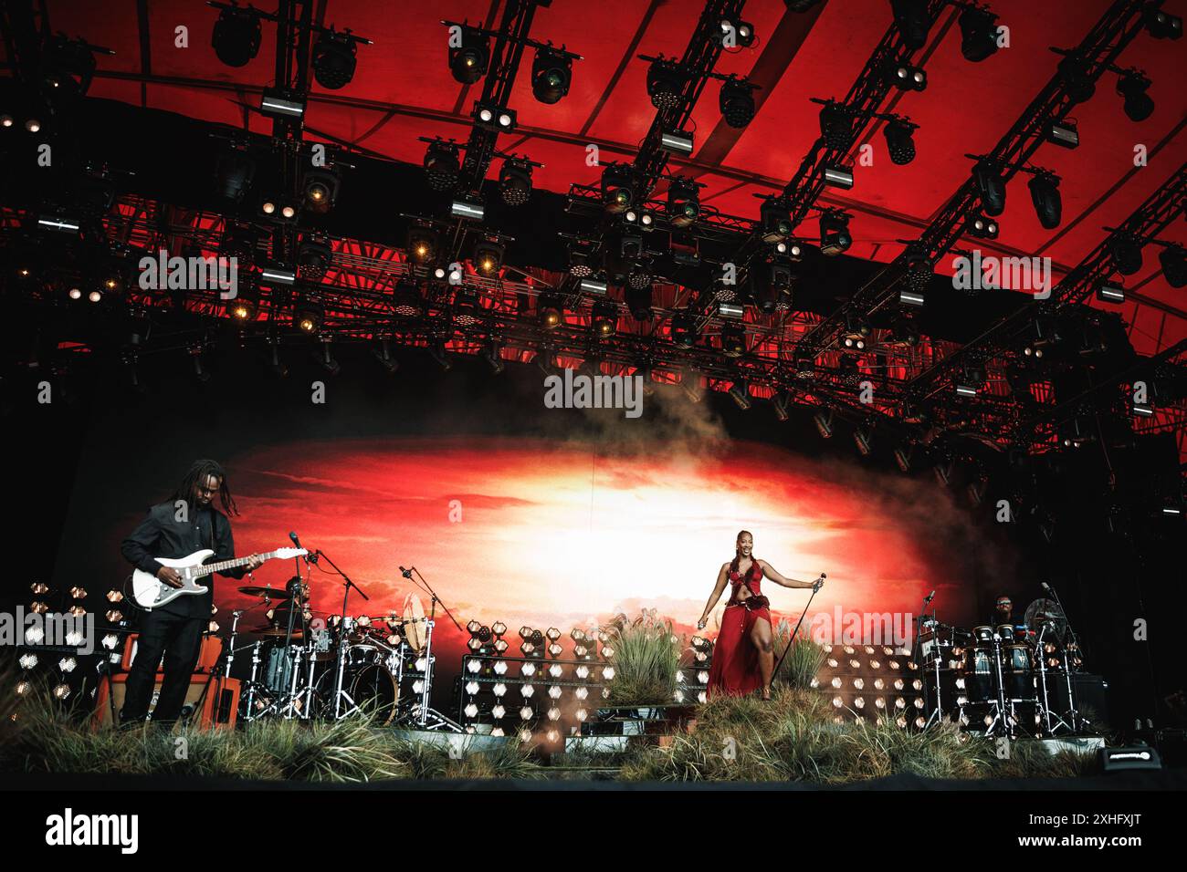 Tems singer hi-res stock photography and images - Alamy