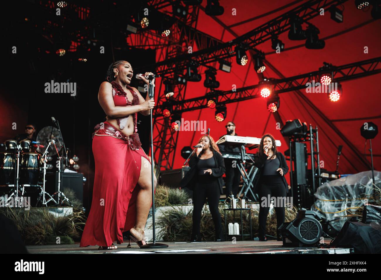 Tems singer hi-res stock photography and images - Alamy