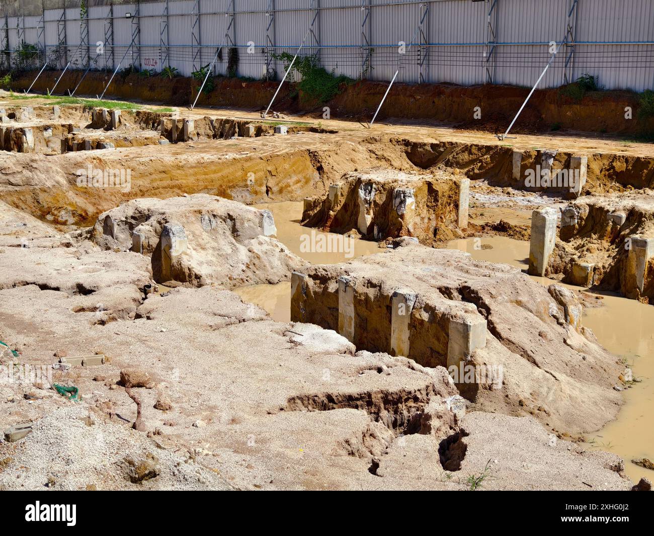 Construction debris pile crane hi-res stock photography and images - Alamy